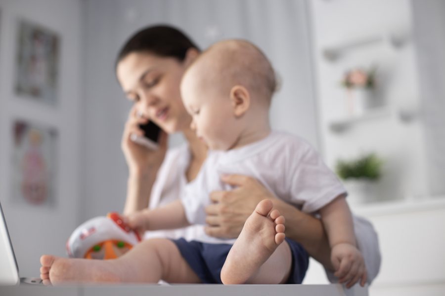 Viviamo in un mondo iperconnesso, eppure un neogenitore su 3 si sente ...