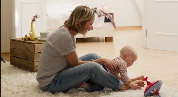 Gattonare a terra protegge dall'asma il bambino | Mamme.it